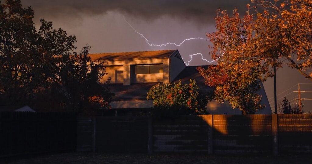Realistic Lightning Strike VFX Prompt - Blog - MakeAIPrompt.com