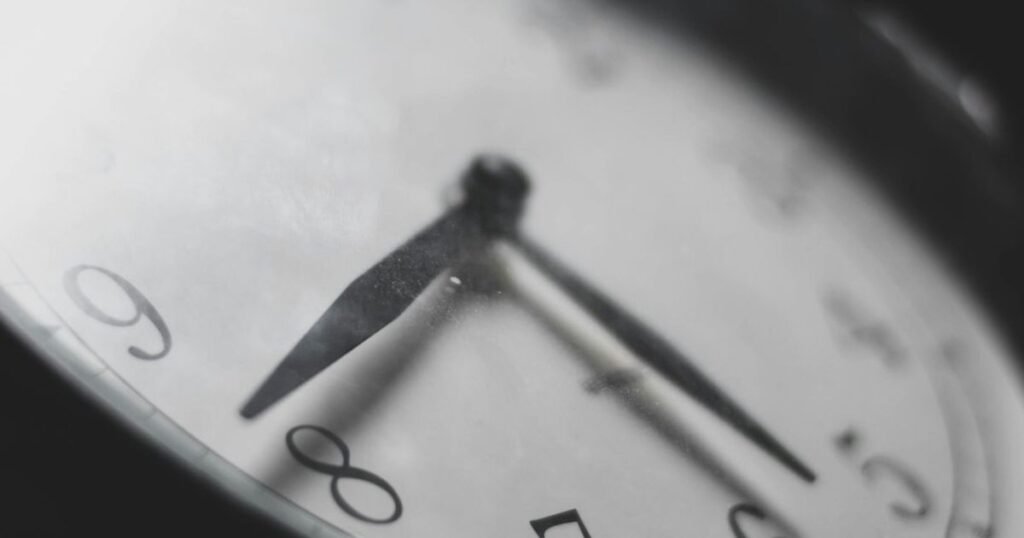Time Fracture Shard VFX Prompt - Blog - MakeAIPrompt.com