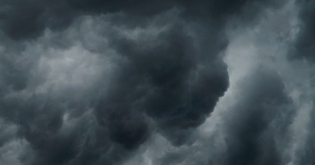Tornado And Storm Cloud VFX Prompt - Blog - MakeAIPrompt.com
