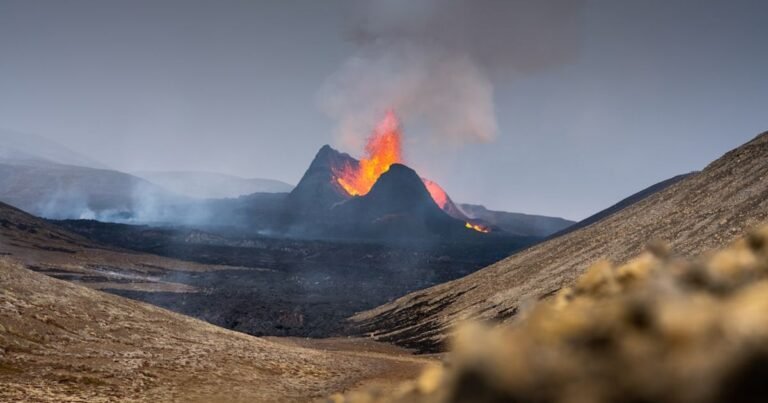 Volcanic Eruption Lava Flow VEO 3 Prompt - Blog - MakeAIPrompt.com