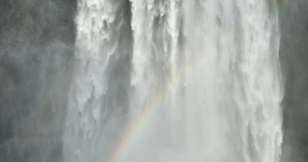 Waterfall Mist And Rainbow VFX Prompt - Blog - MakeAIPrompt.com